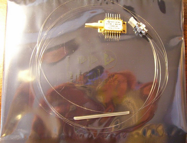 Lightwavestore.com > 980nm Pump Lasers > 980.7nm 300mW kink-free pump laser with FBG stabilizer ...